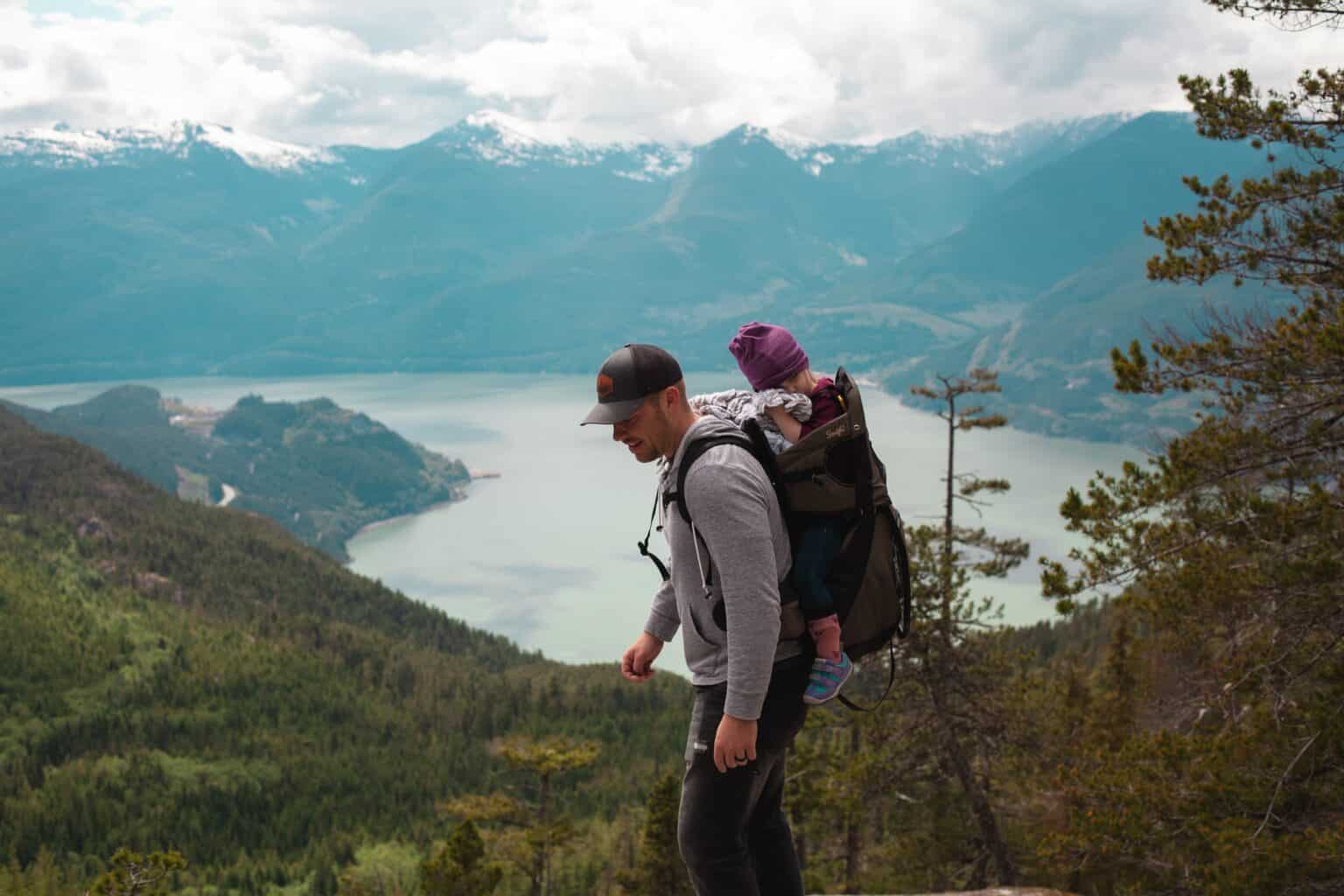 Tiny Hikers: The Art of Hiking with Under 3s - Childhood By Nature